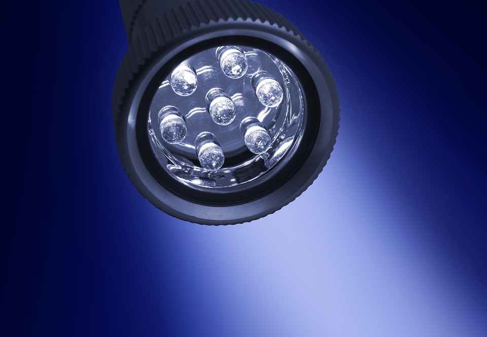 A Guide On How To Use Clips For The Installation Of The Recessed Lights ...